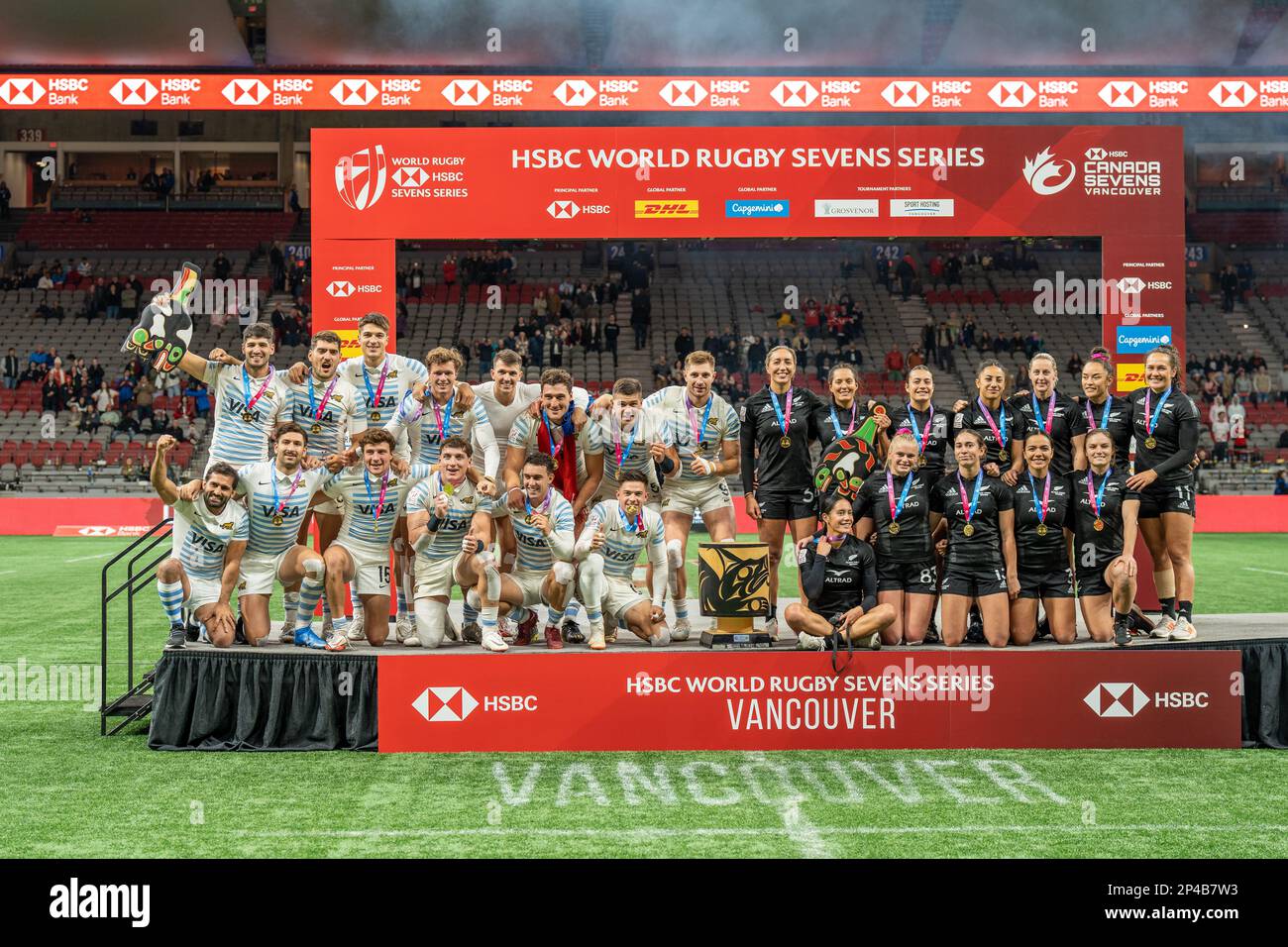 Rugby pose hi-res stock photography and images - Alamy