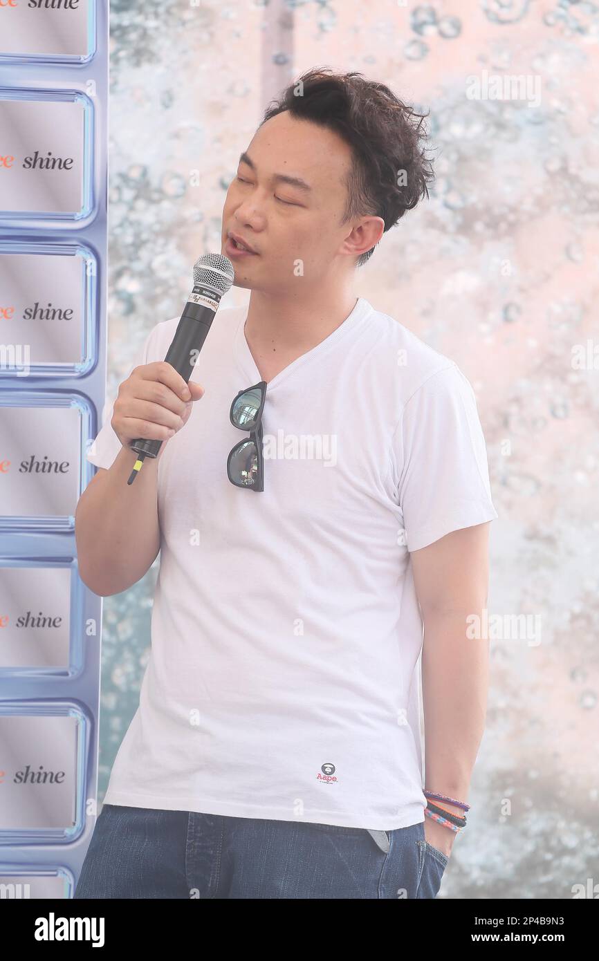 Singer Eason Chan holds autograph session of his new album 'Rice&Shine ...
