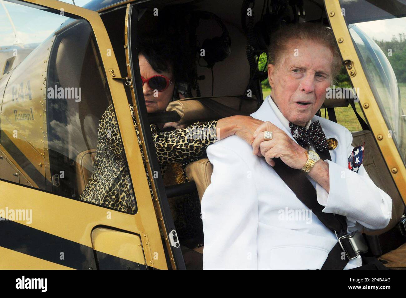 FILE - In this May 30, 2013 photo, former U.S. Congressman Ken Gray, 88 ...