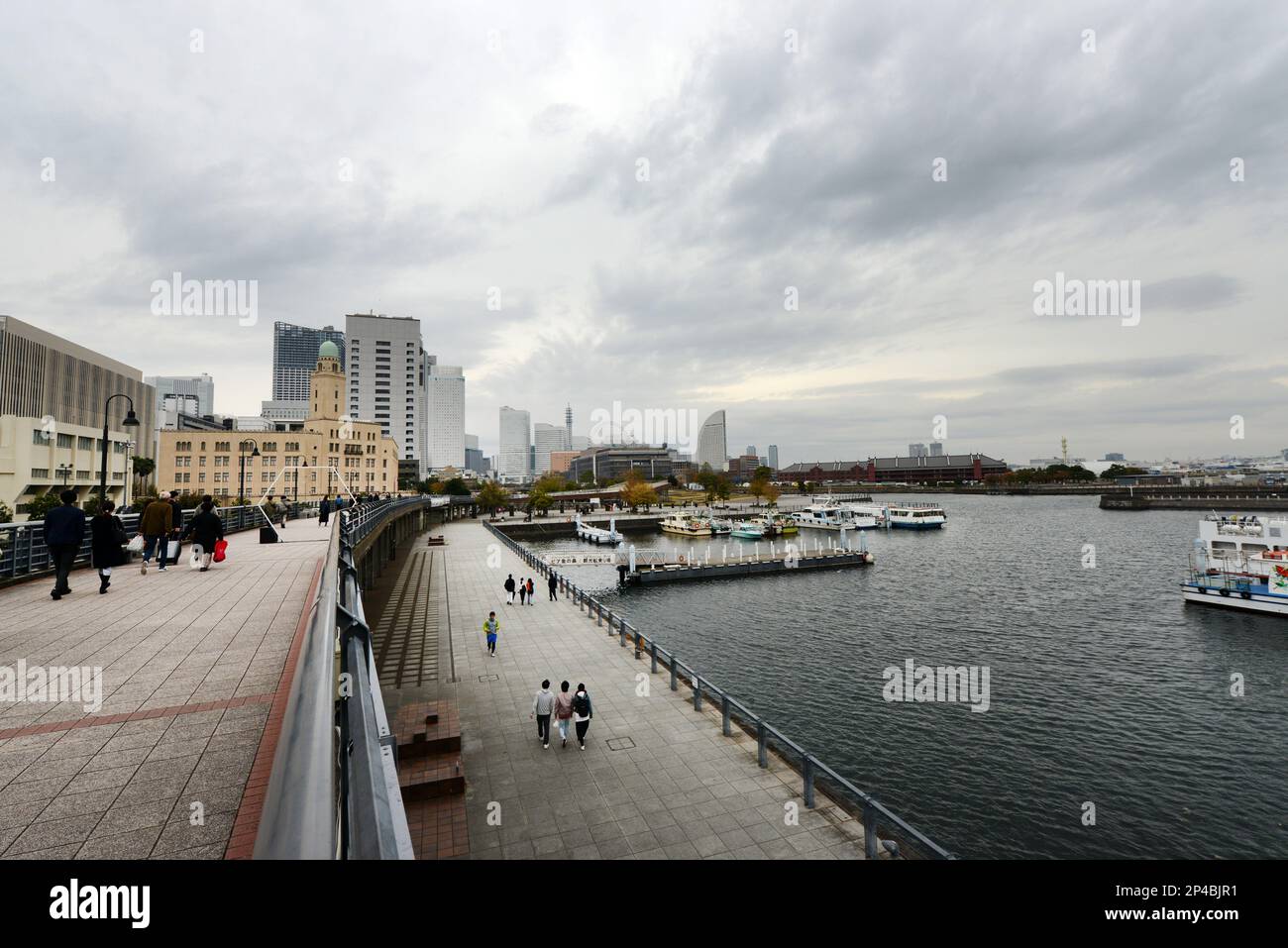 The waterfront promenade between the customs building and Yamashita ...