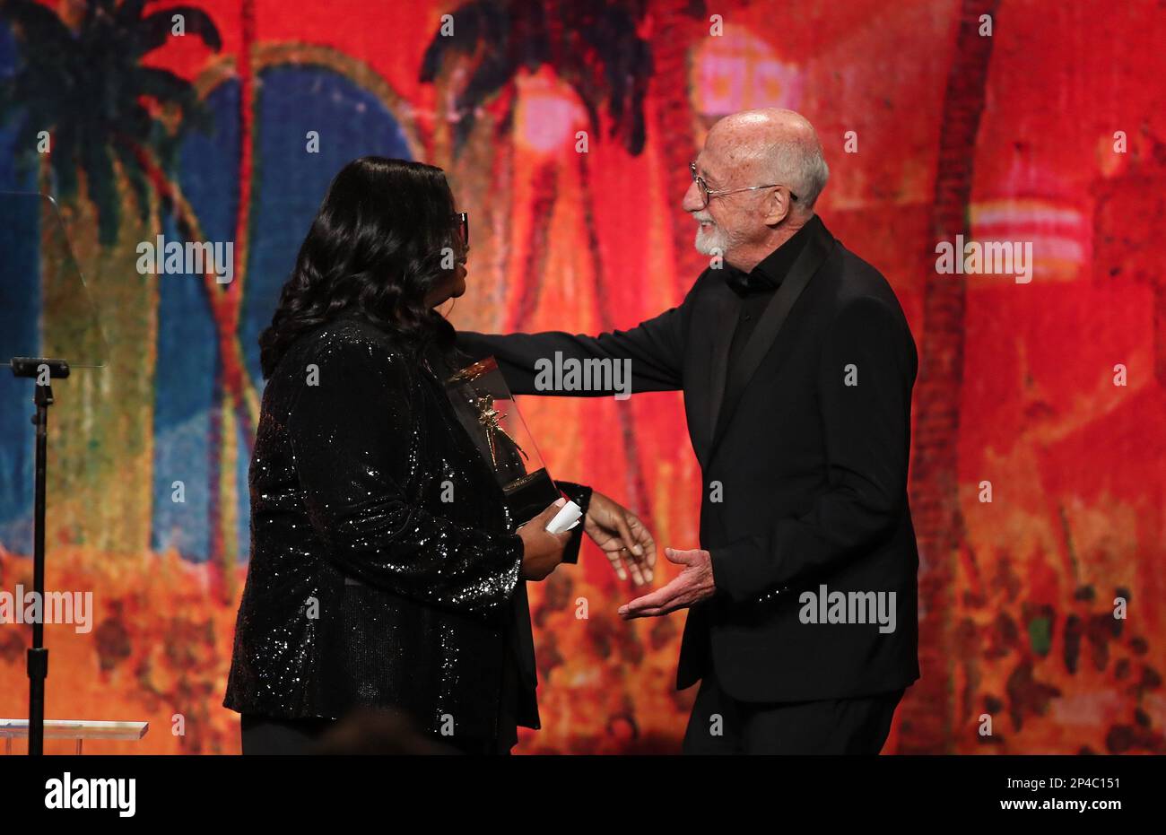 Octavia Spencer presents the 'Lifetime Achievement' award to Stephen ...