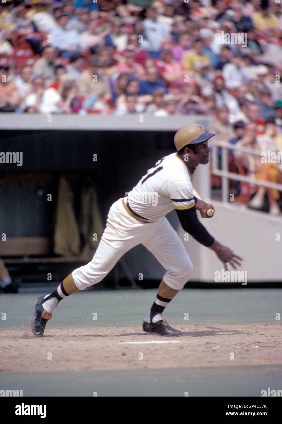 Pittsburgh Pirates Roberto Clemente (21) in action during a game from ...