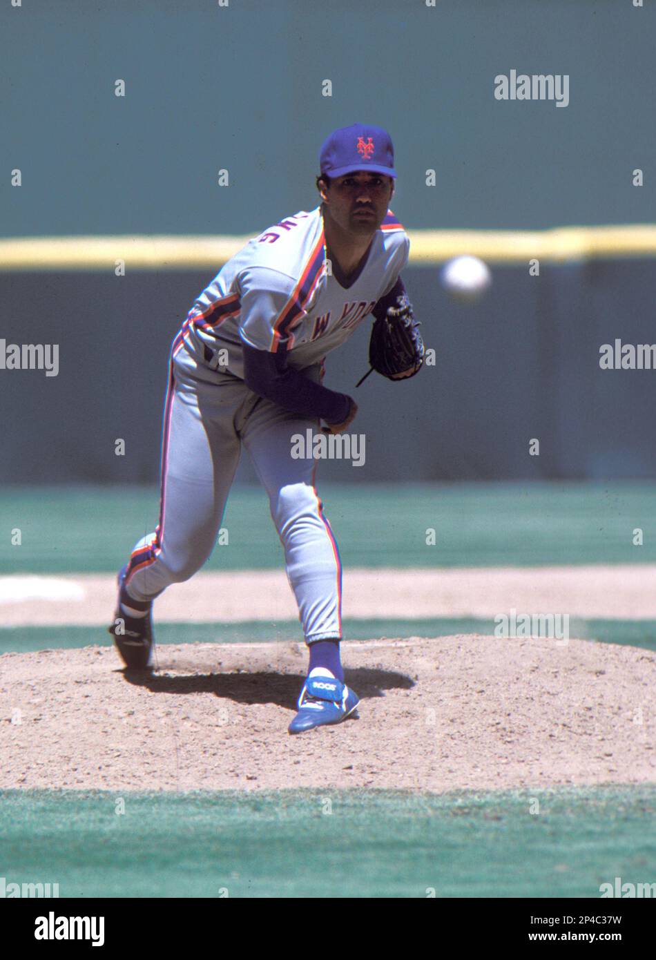 New York Mets Ron Darling (12) in action during a game from the 1988 ...