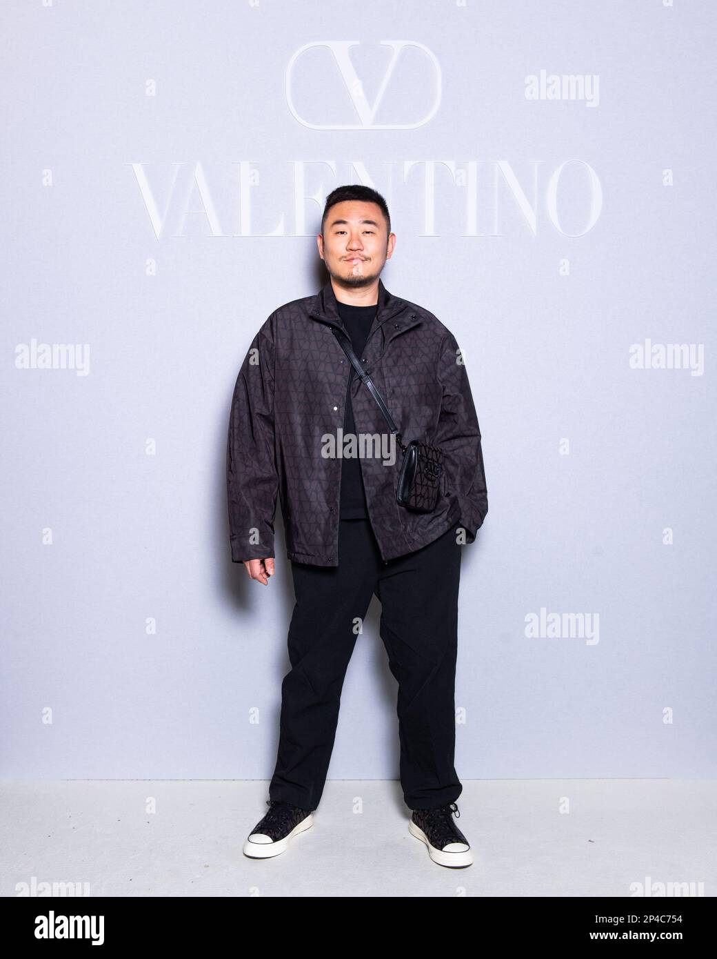 Mr Kira Paris Fashion Week - Women F/W 23-24 Valentino Fashion Show - Backdrop Hotel Solomon de ...