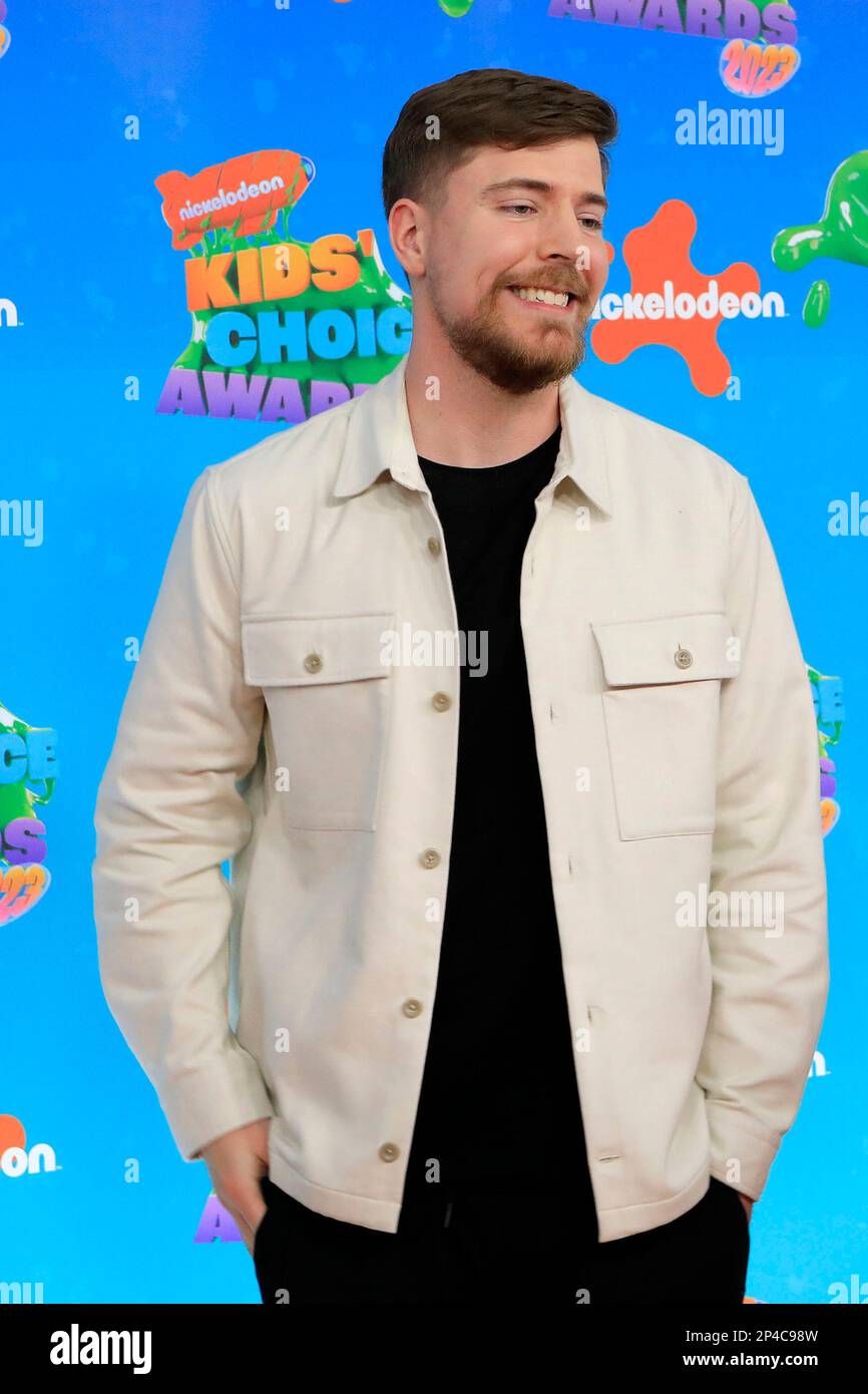 LOS ANGELES - MAR 4: MrBeast, Jimmy Donaldson at the Kids Choice Awards ...