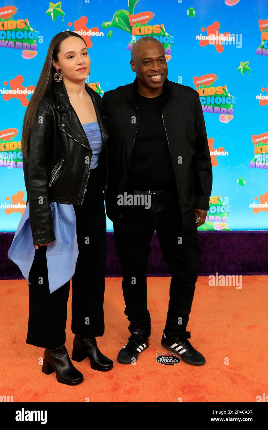 LOS ANGELES - MAR 4: Piper Lewis, Phill Lewis at the Kids Choice Awards ...