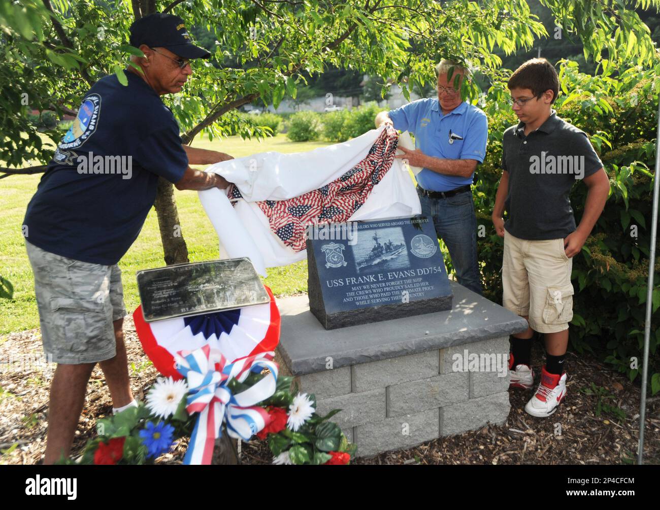 From left, unveiling a monument to the five Pennsylvania US Navy ...