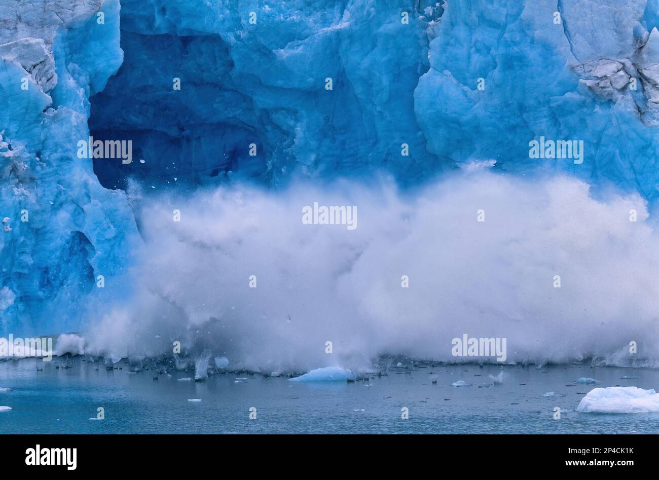 Glacier calving splash hi-res stock photography and images - Alamy