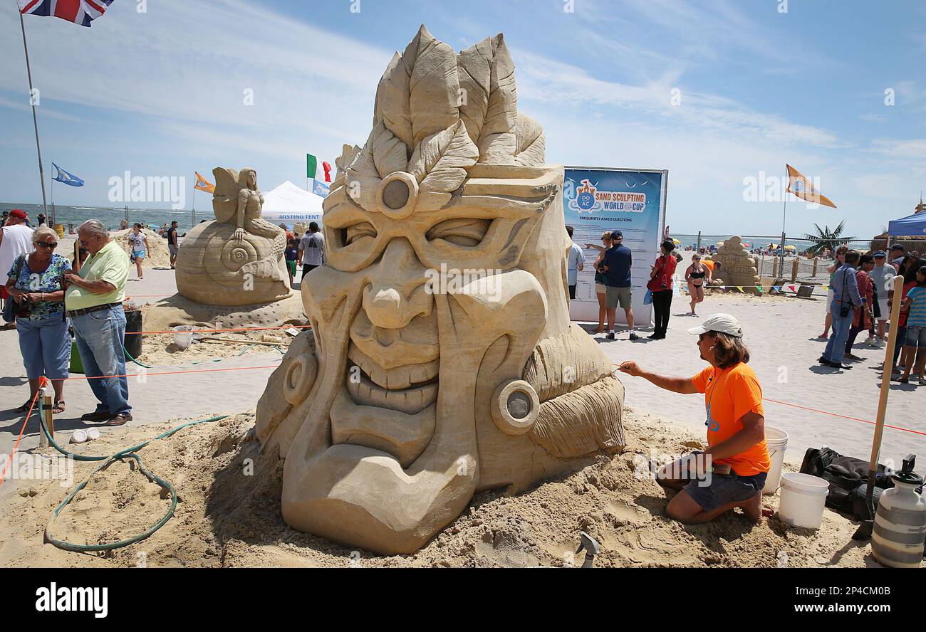 Sculptor Daniel Belcher, of the United States, details his sculpture ...