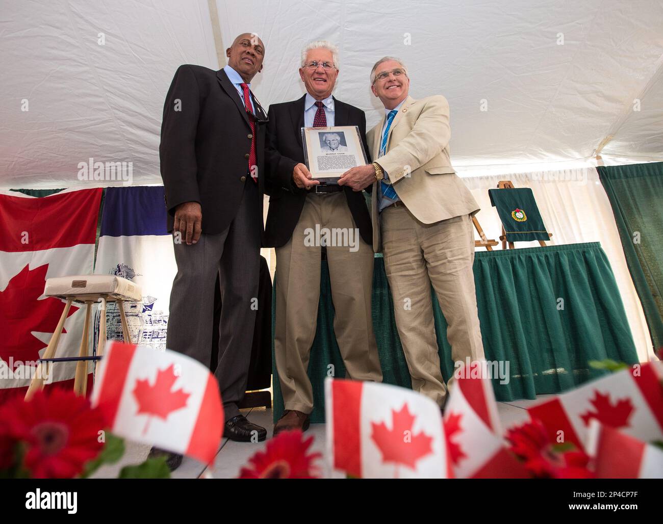 Former Montreal Expos general manager Murray Cook, center, poses for a ...
