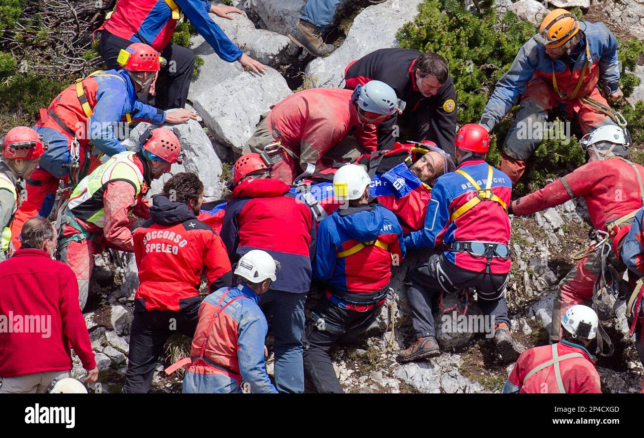 Mountain rescuers carry cave researcher Johann Westhauser , center, out ...