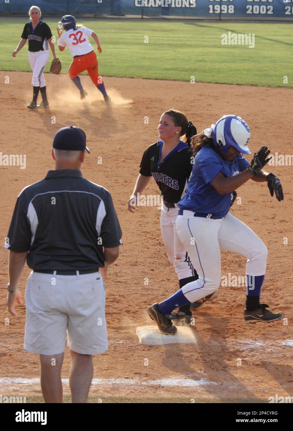 Bailey Davenport from Girls Preparatory School makes a play on first ...
