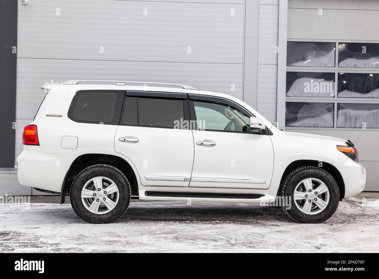 Toyota land cruiser side view hi-res stock photography and images - Alamy