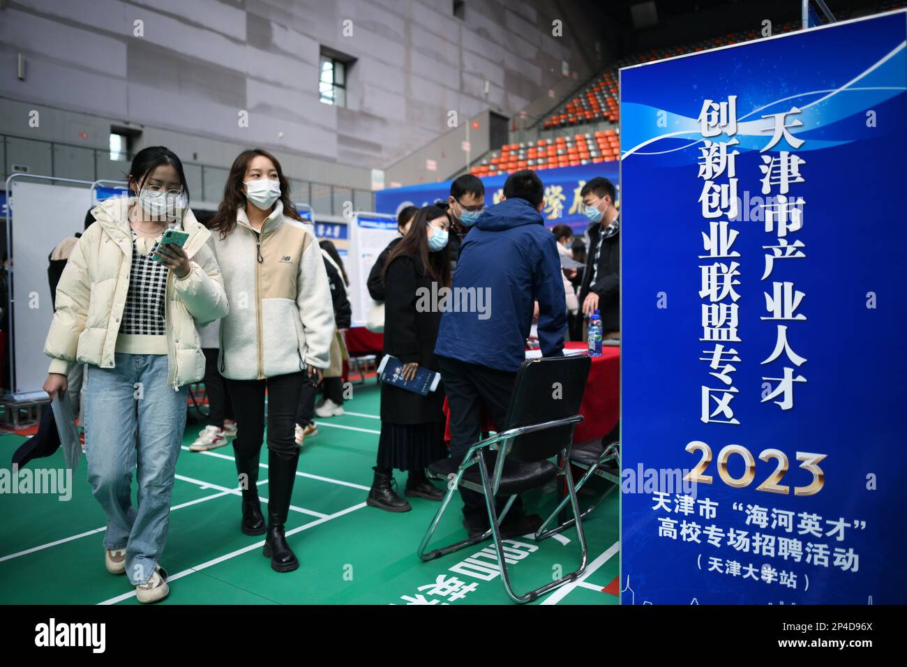 **CHINESE MAINLAND, HONG KONG, MACAU AND TAIWAN OUT** College students ...