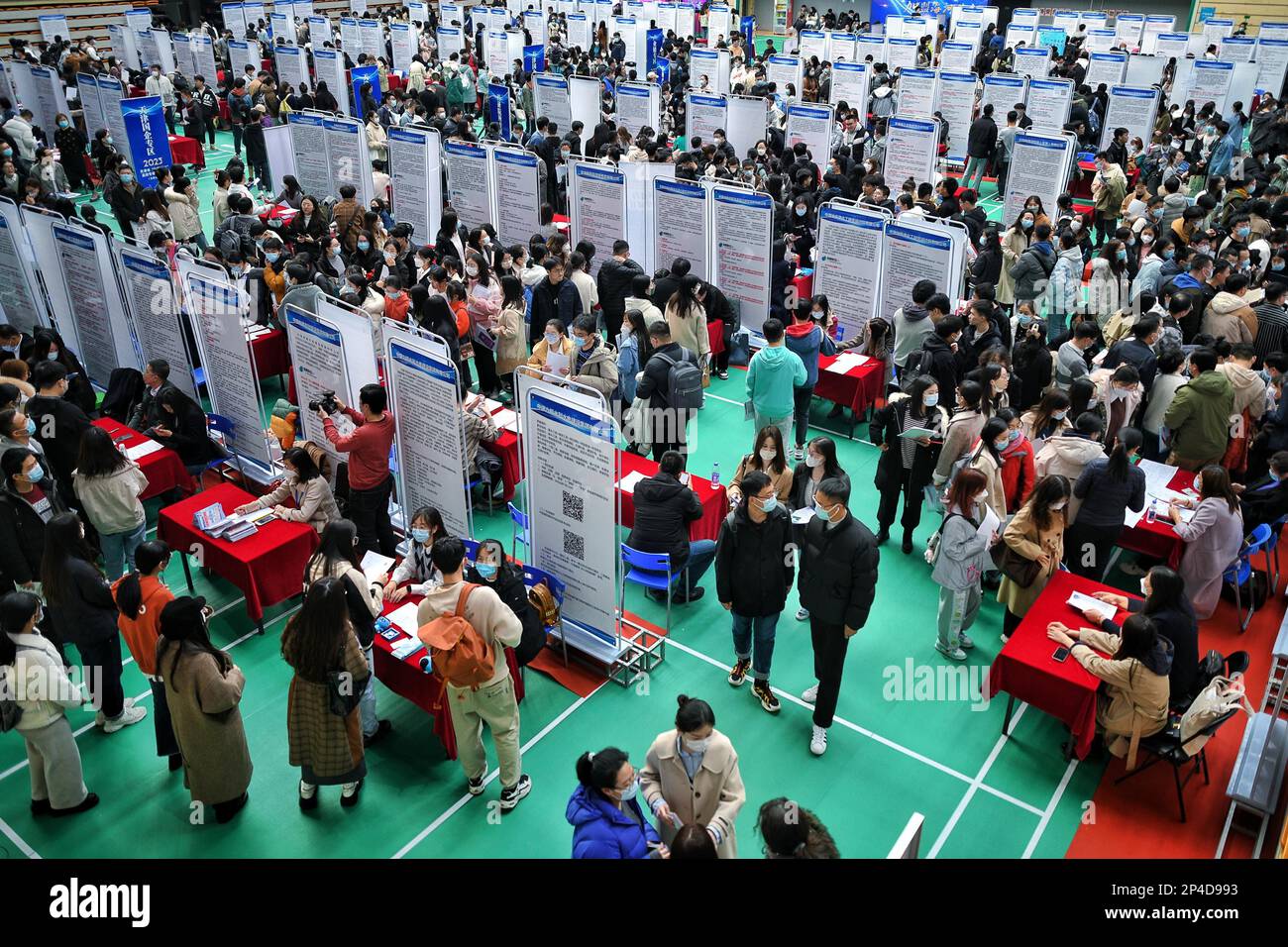 **CHINESE MAINLAND, HONG KONG, MACAU AND TAIWAN OUT** College students ...