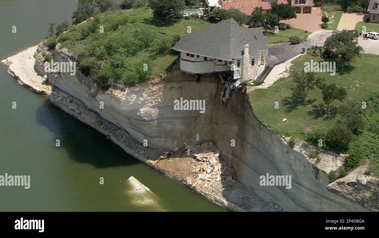 In this image taken from video provided June 12, 2014, by WFAA.Com, a ...