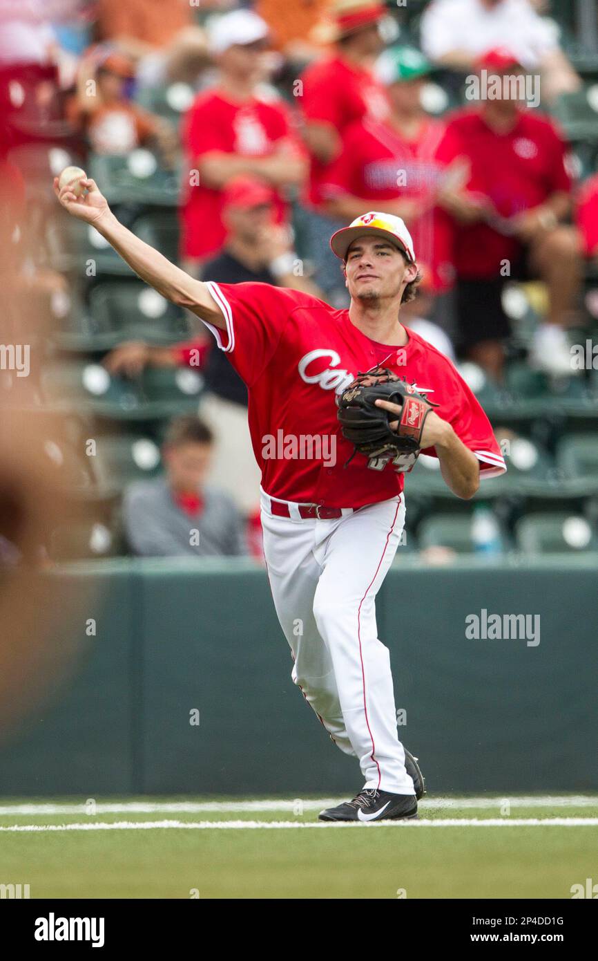 Houston Cougars third baseman Connor Hollis (44) makes a throw to first ...