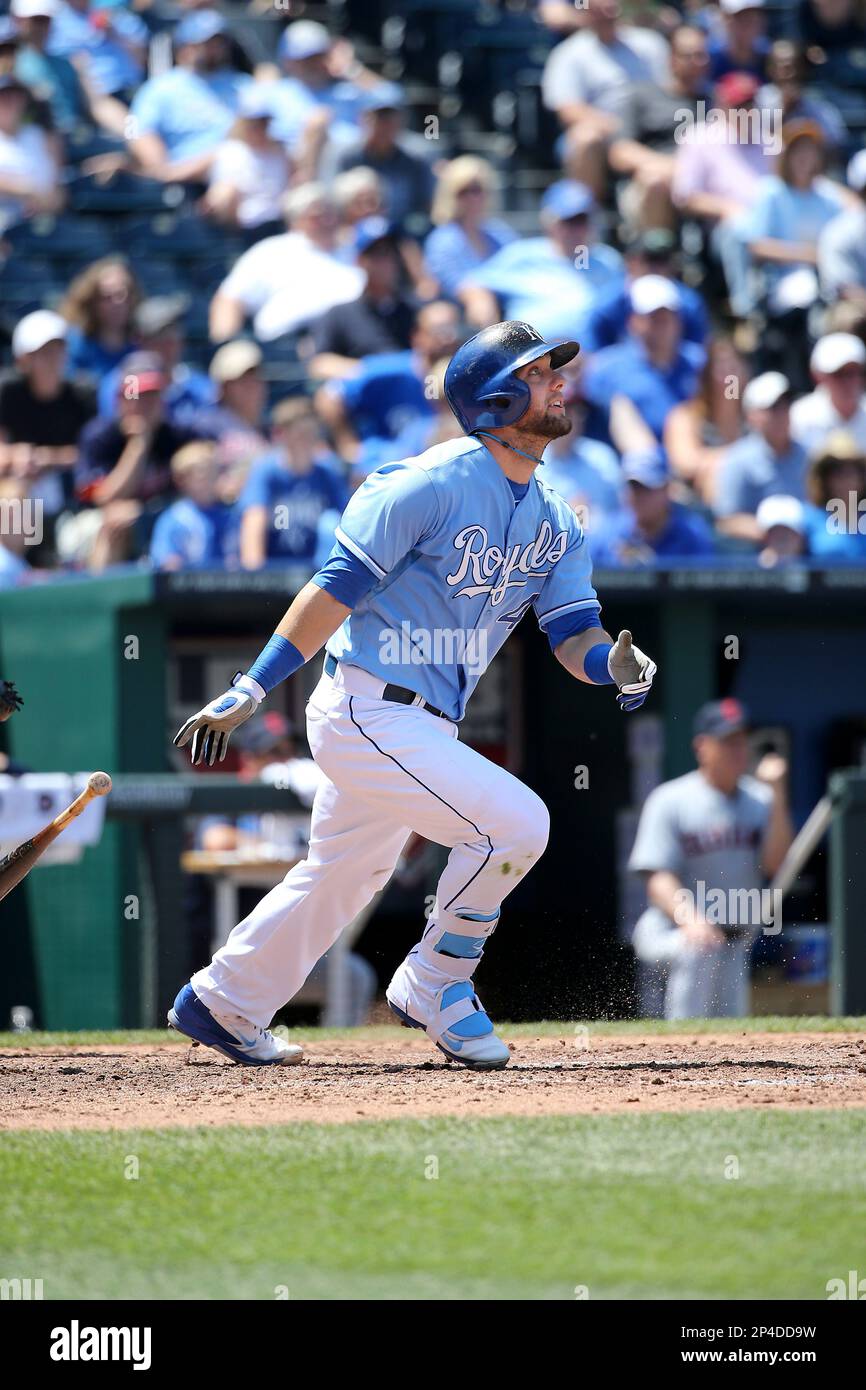 Kansas City Royals Alex Gordon watches a hit as he bats against the ...