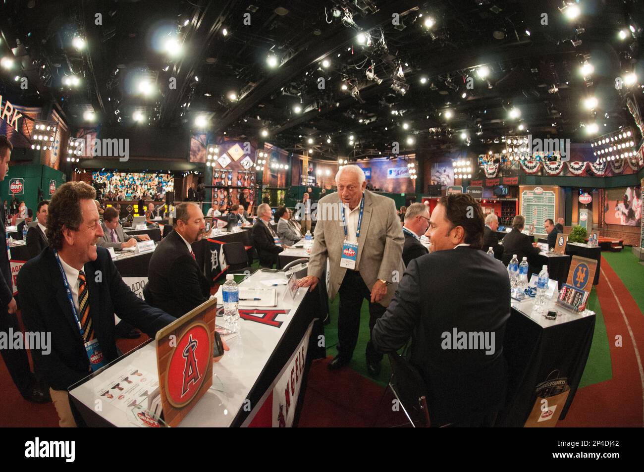 Former Mets pitcher Frank Viola, former Angels pitcher Bryan Harvey ...