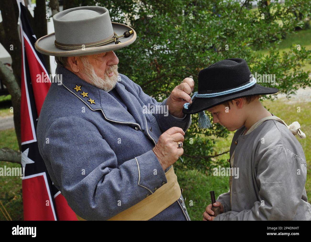 Jake Jennette, left, portraying Confederate General Robert E. Lee ...