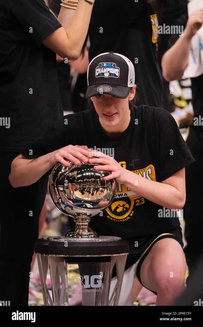 Caitlin clark celebrates hi-res stock photography and images - Alamy