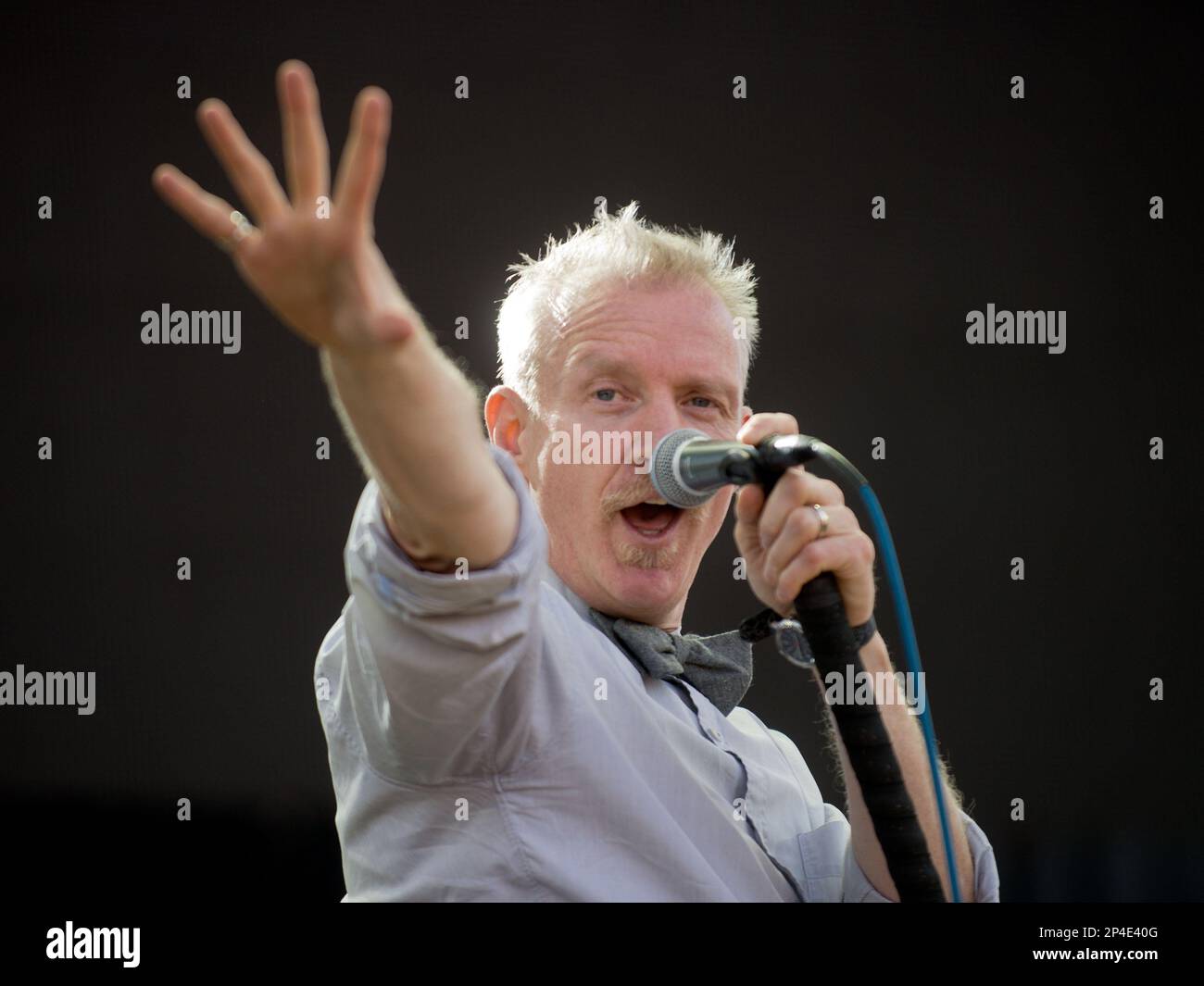 Chris Barron, frontman for the band Spin Doctors, performs on the ...