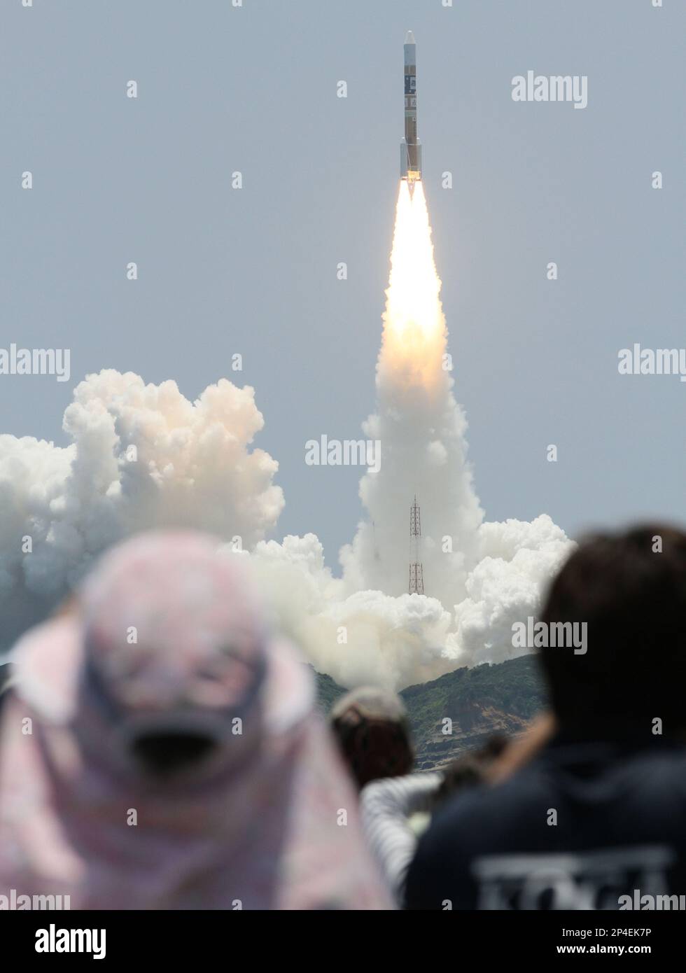 An H-2A rocket carrying the No. 2 Daichi land observation satellite ...