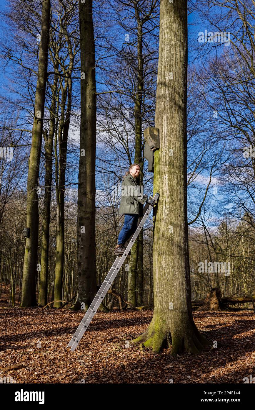 Kropp, Germany. 28th Feb, 2023. Matthias Göttsche from the Faunistic ...