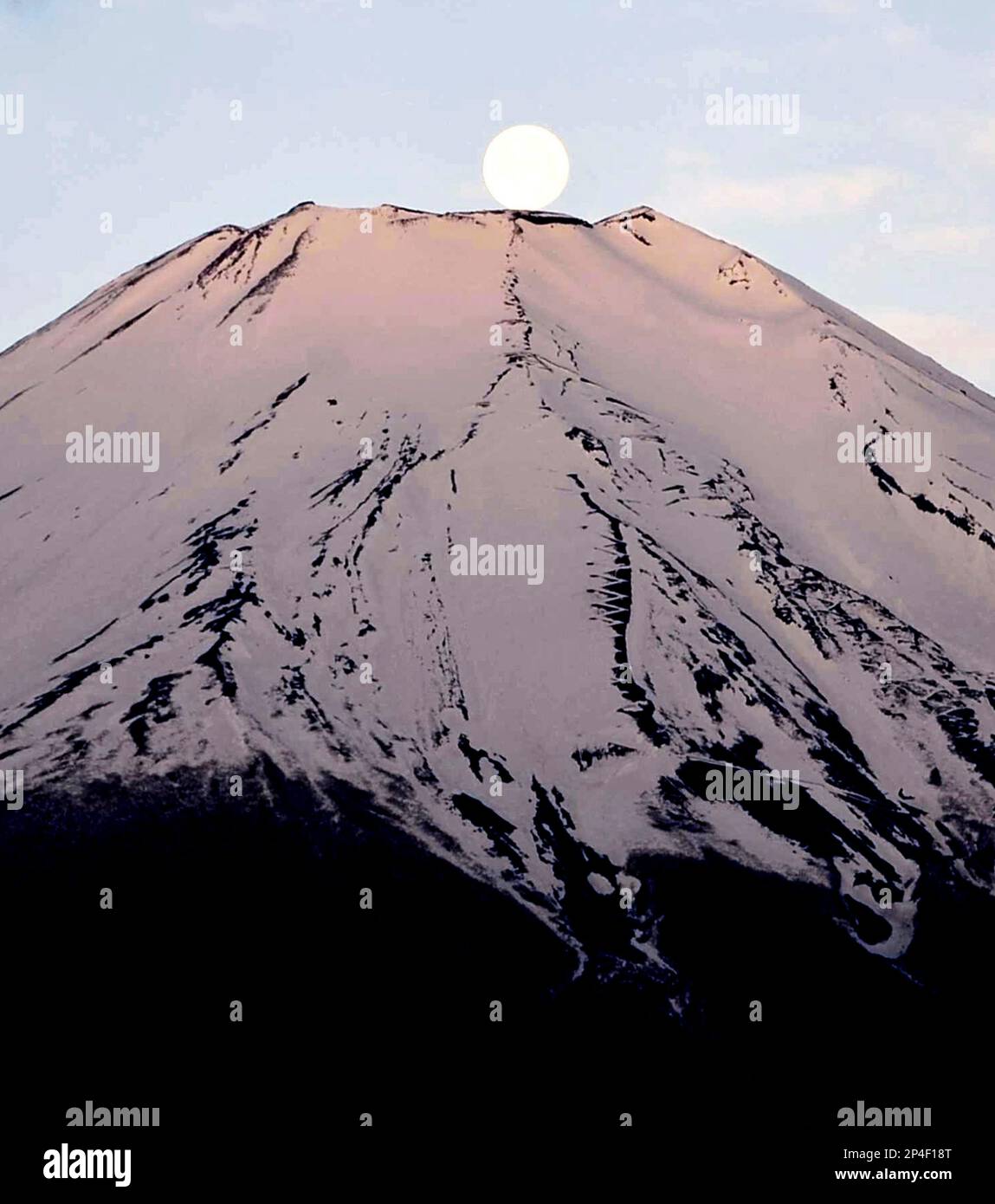 " Pearl Fuji,'' a phenomenon in which a full moon appears to be resting ...