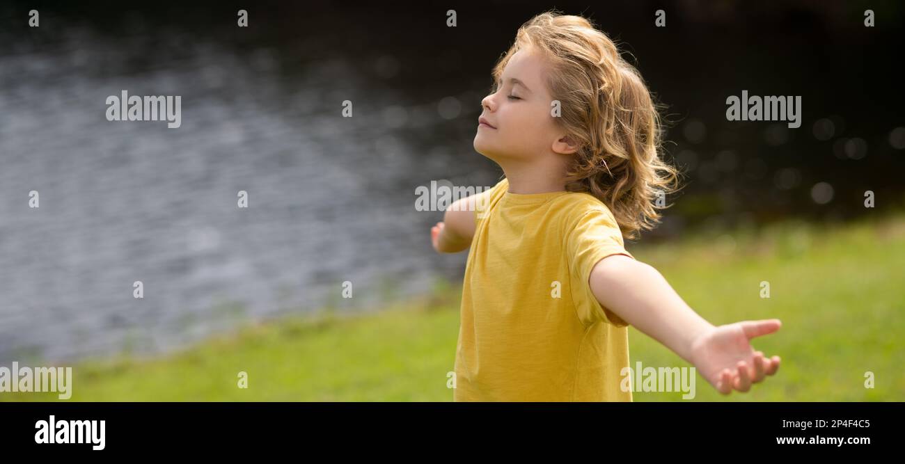 Child praise nature hi-res stock photography and images - Alamy