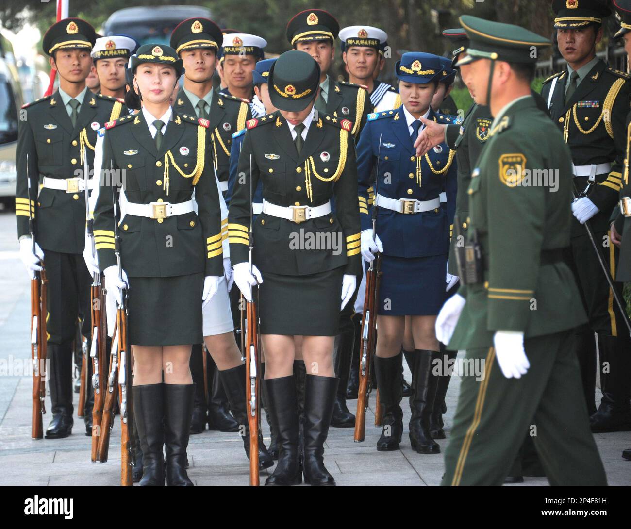 Chinese female People’s Liberation Army honour guards parade with male ...