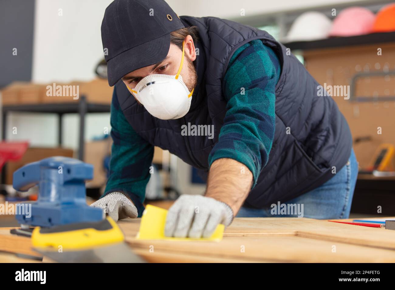 Male carpenter wearing noise hi-res stock photography and images - Alamy