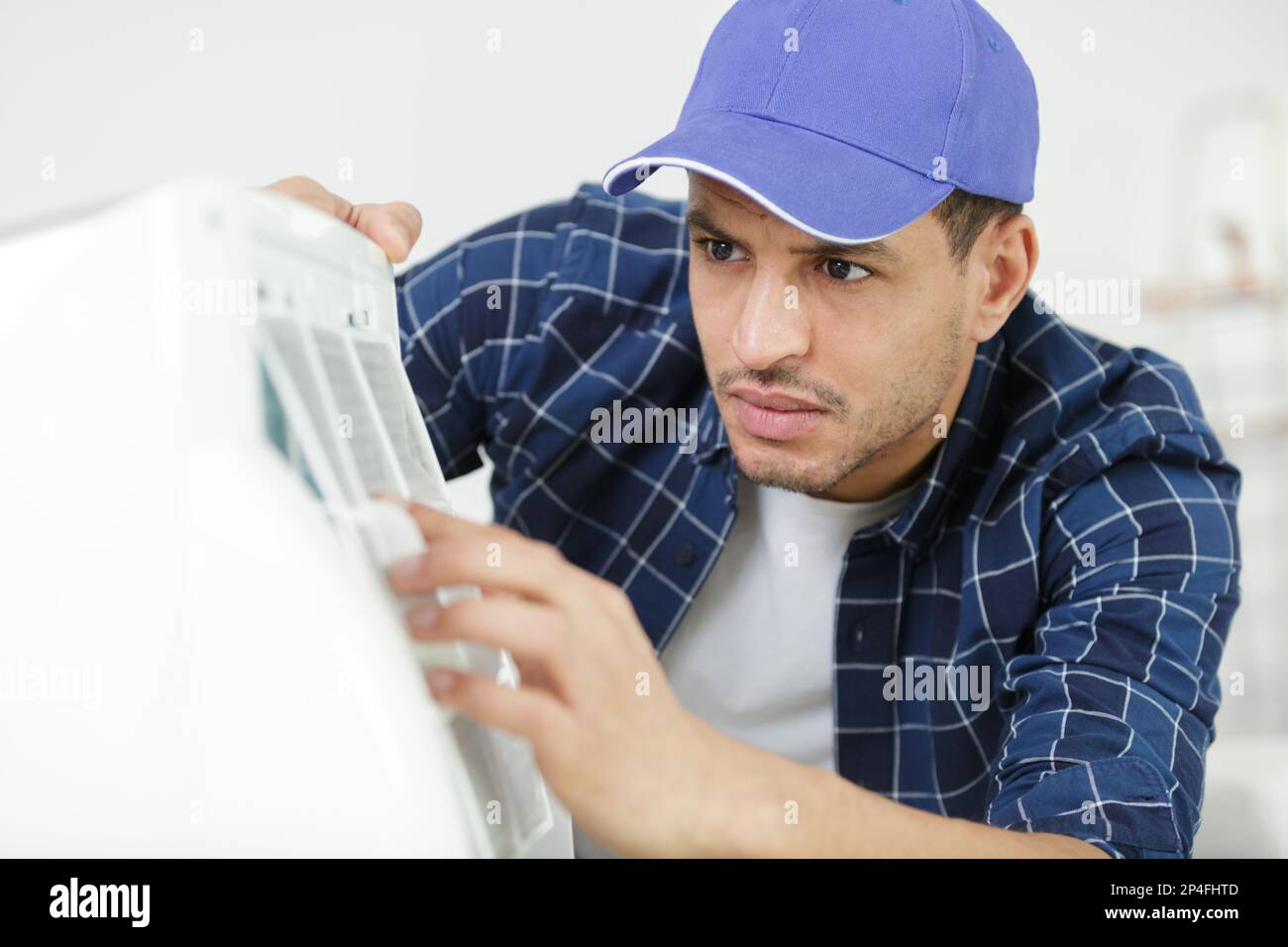 worker repairing air conditioning unit Stock Photo - Alamy