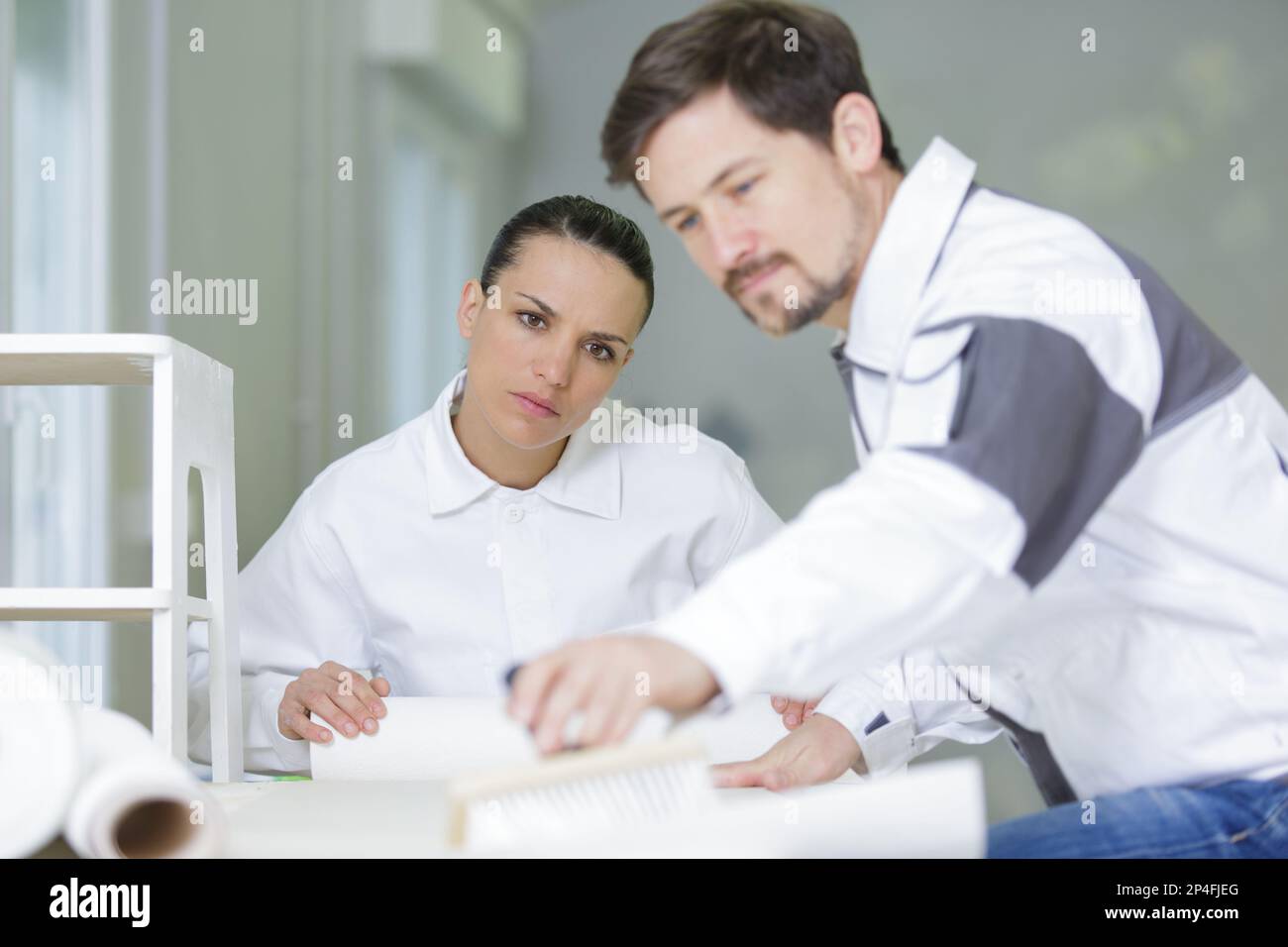 female student learning from colleague Stock Photo - Alamy