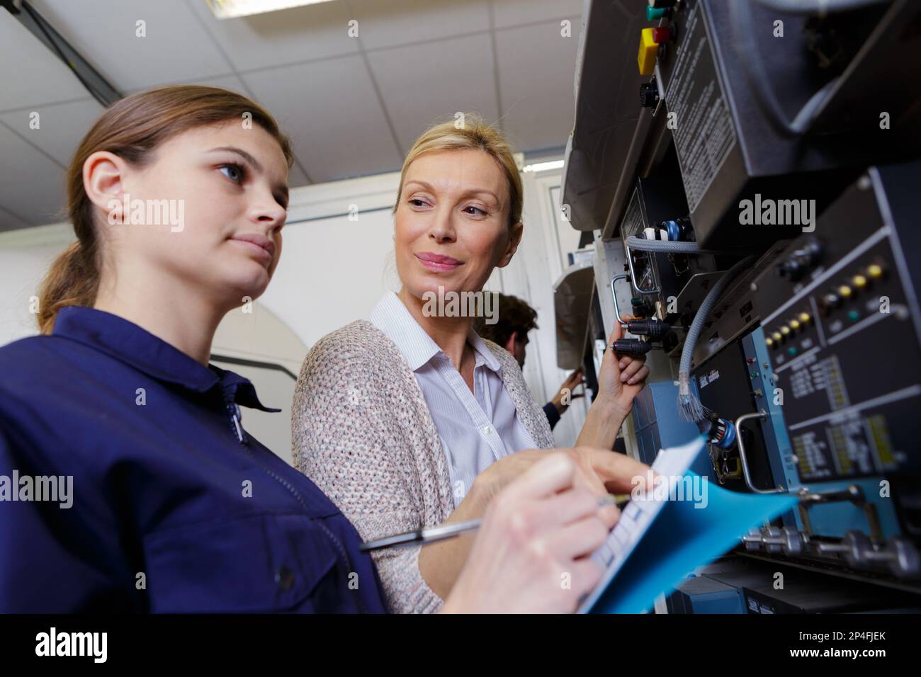 woman as teacher with mechanical apprentice Stock Photo - Alamy