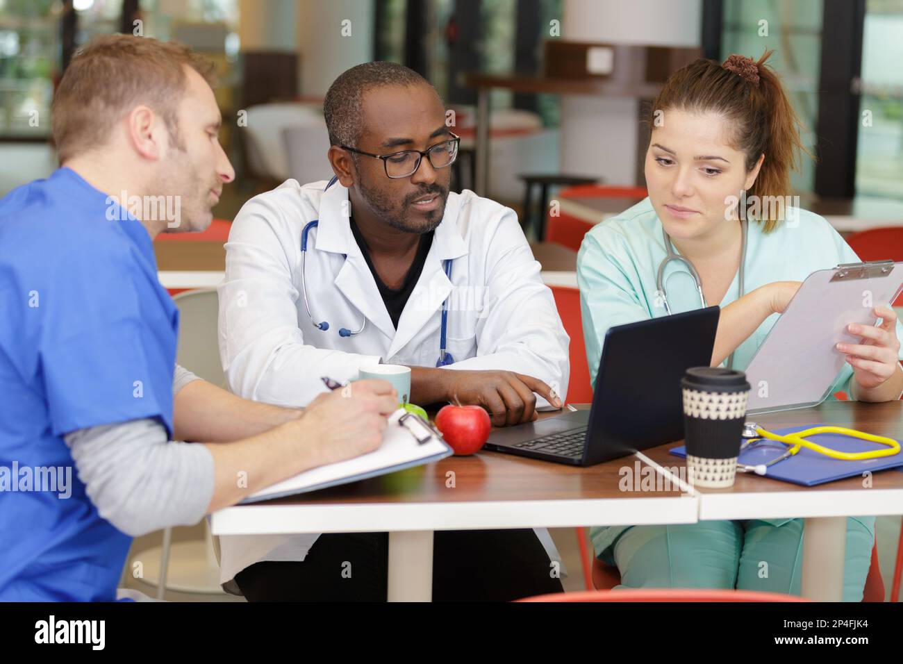 School cafeteria lunch worker hi-res stock photography and images - Alamy
