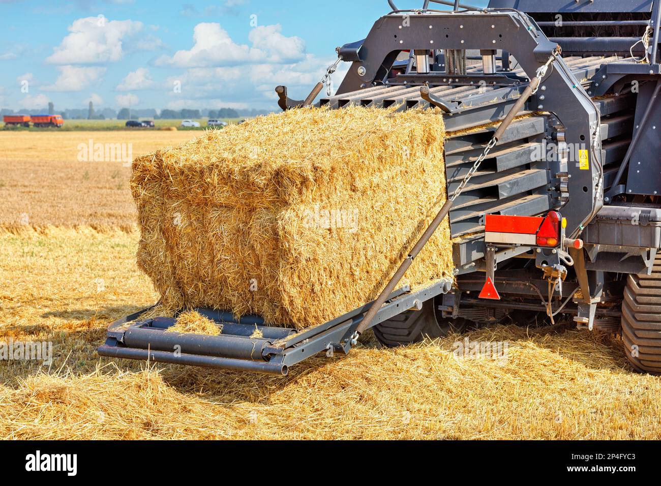Forming straw bales hi-res stock photography and images - Alamy