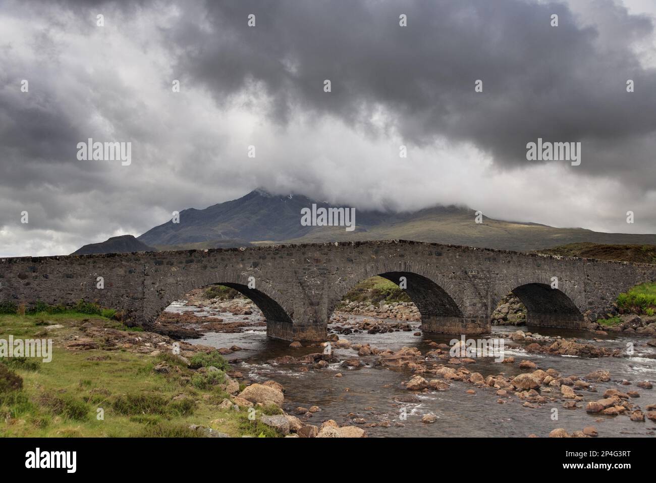 View of Moor River with old Sligachan Bridge and mountains, Sgurr nan ...