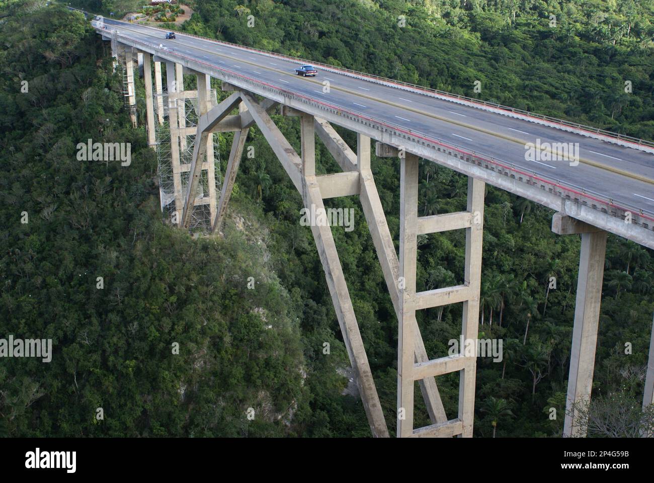 Road bridge over canyon, highest bridge in Cuba, Bridge of Bacunayagua ...