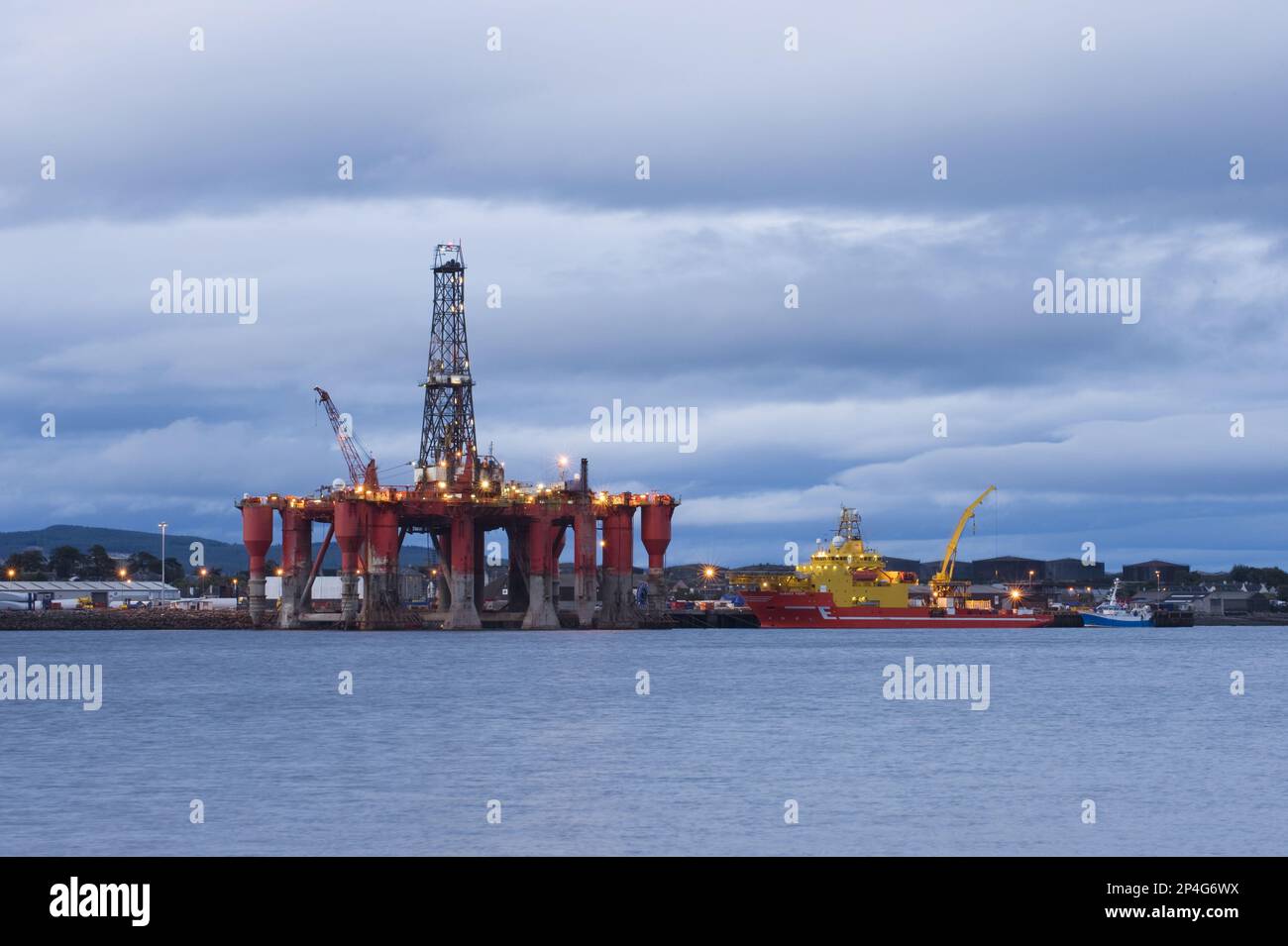 Night electricity power scotland hi-res stock photography and images ...