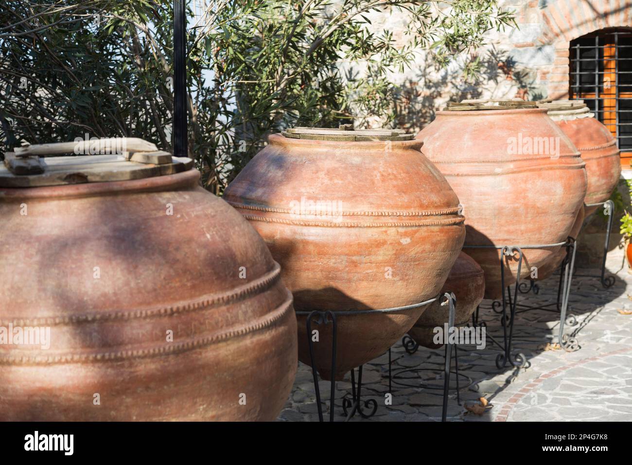 Traditional terracotta pots hi-res stock photography and images - Alamy