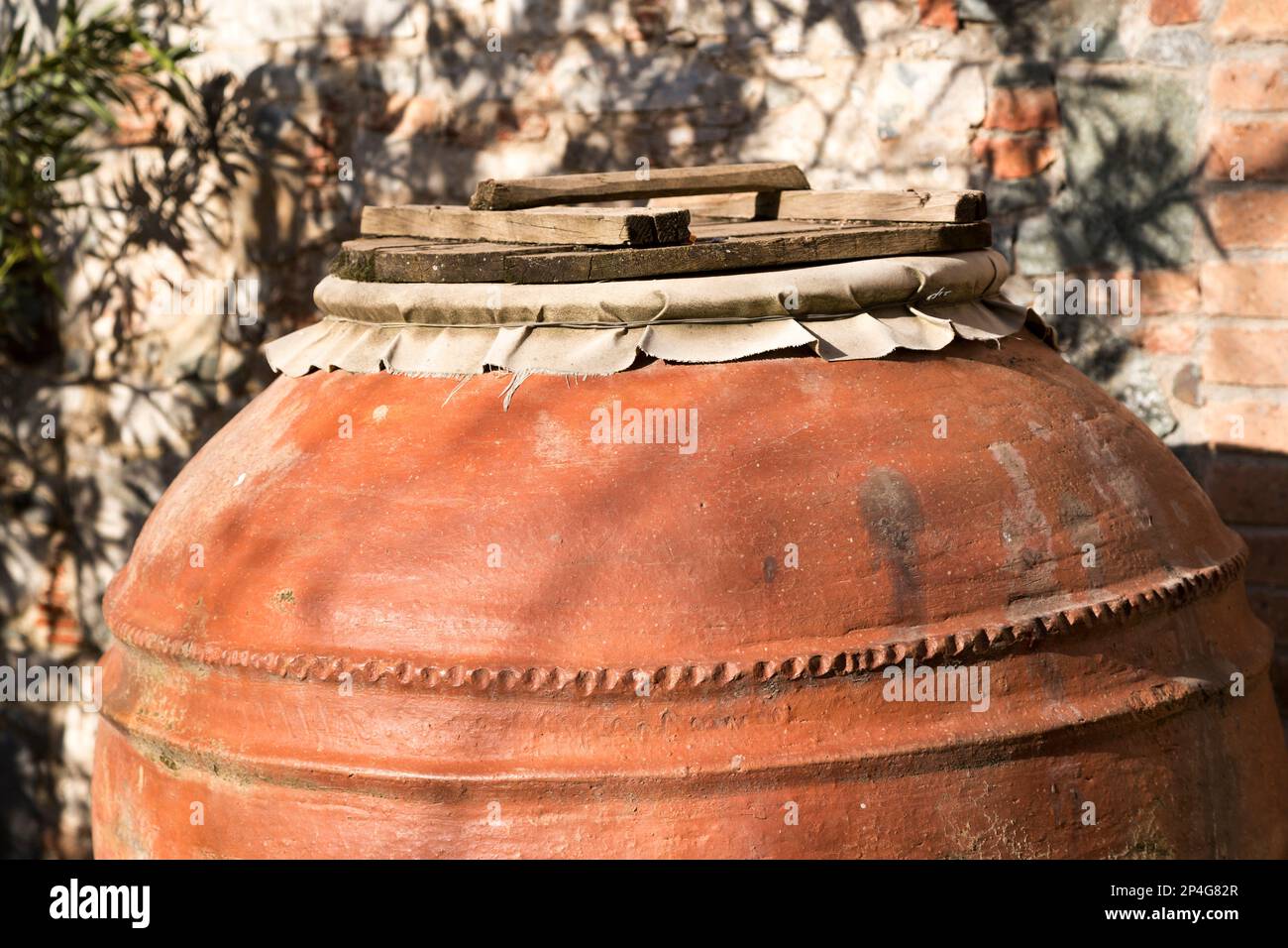 Traditional terracotta pot hi-res stock photography and images - Alamy