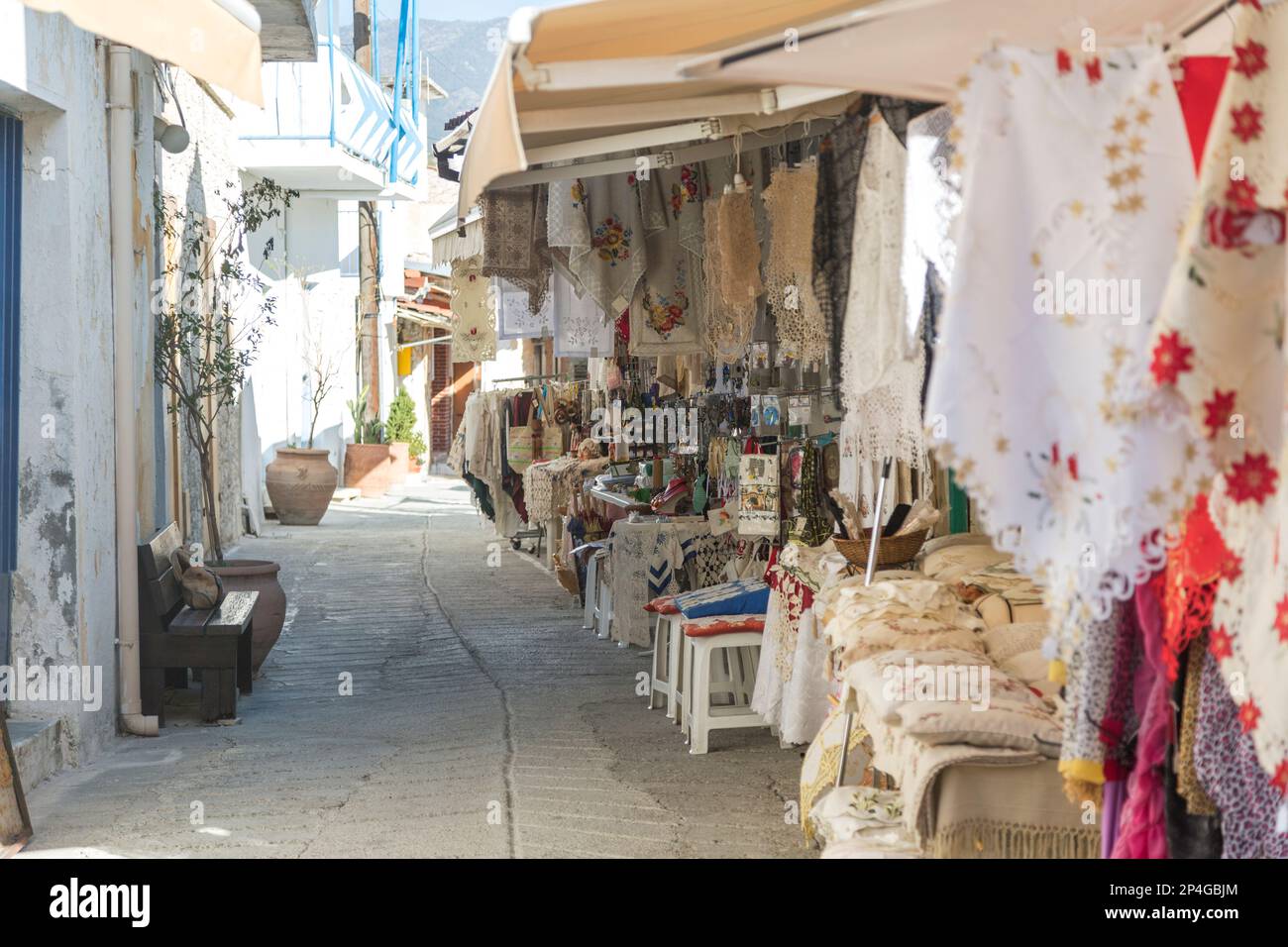 Sale stalls hi-res stock photography and images - Alamy