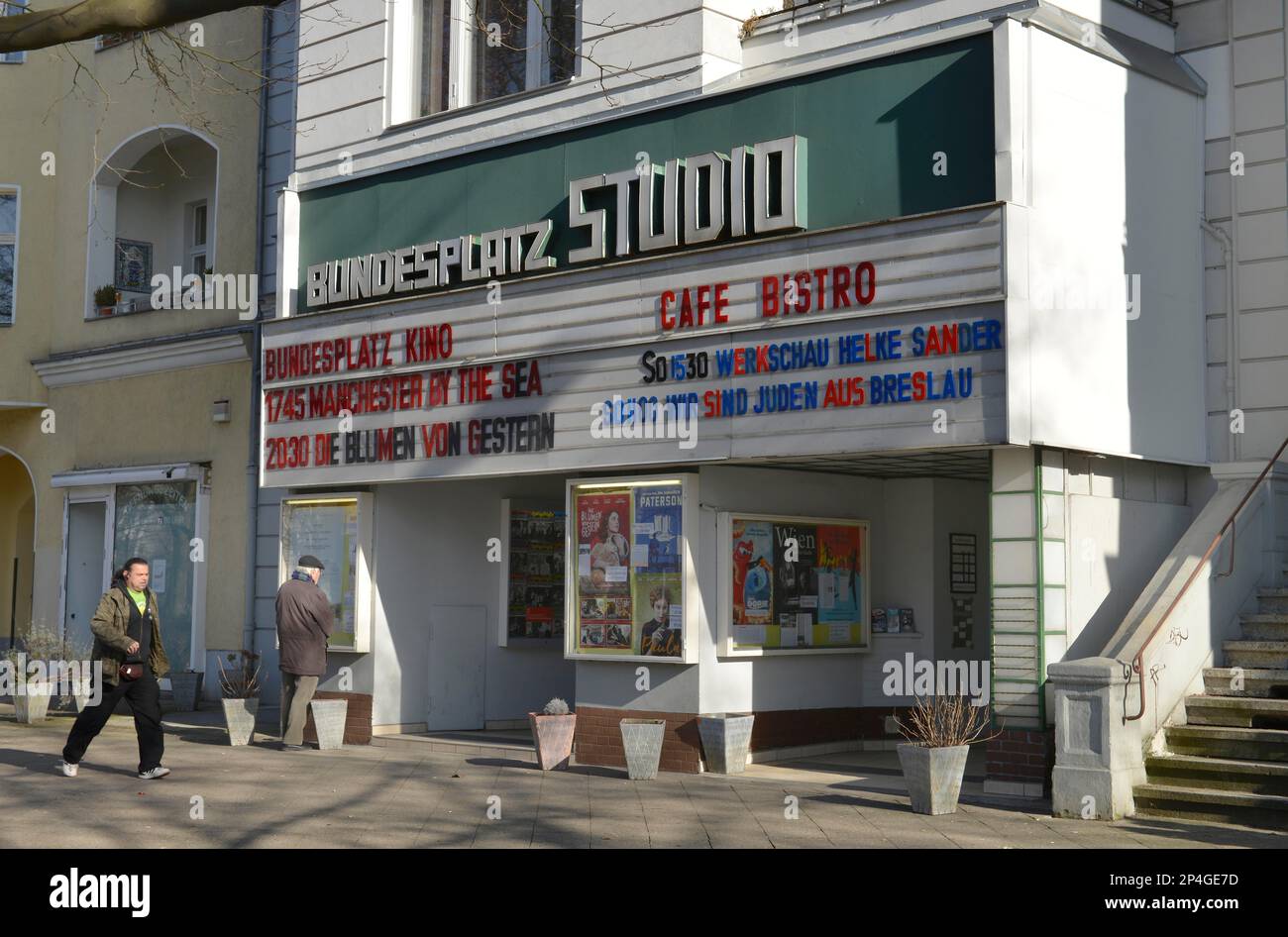 Building cinema studio architecture hi-res stock photography and images ...