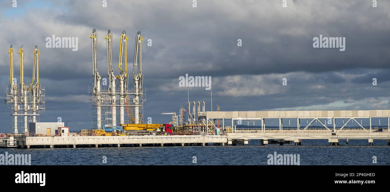 Lng carrier construction hi-res stock photography and images - Alamy