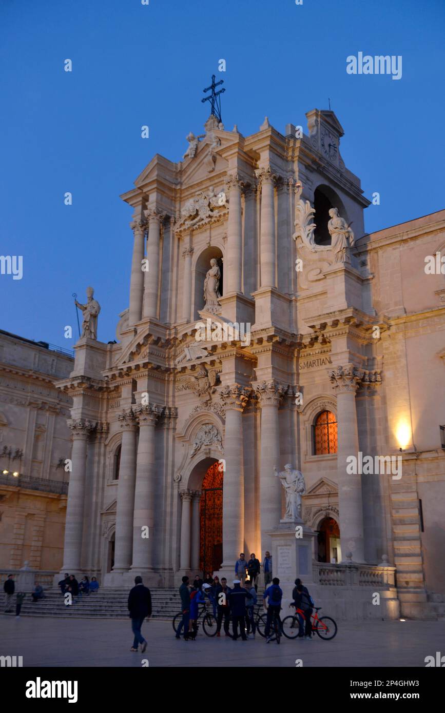 Cathedral, Piazzo Duomo, Syracuse, Sicily, Italy Stock Photo - Alamy