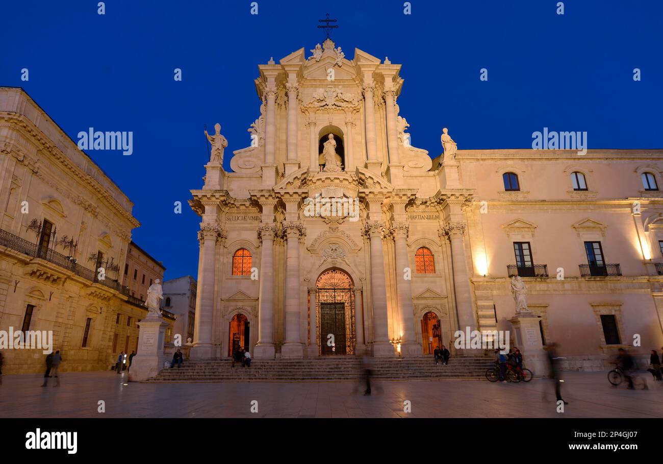 Cathedral, Piazzo Duomo, Syracuse, Sicily, Italy Stock Photo - Alamy
