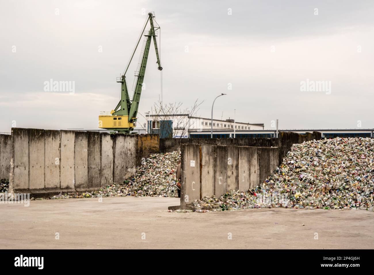 Crane in landfill hi-res stock photography and images - Alamy