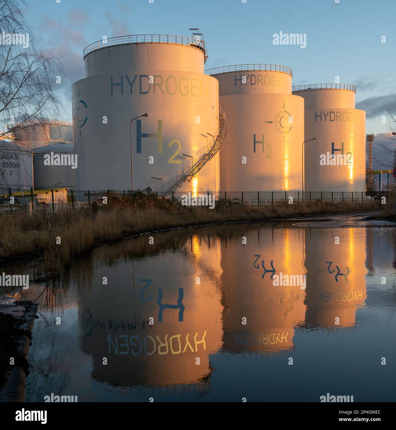 Liquid hydrogen tanks-vision of the future.3d illustration Stock Photo ...