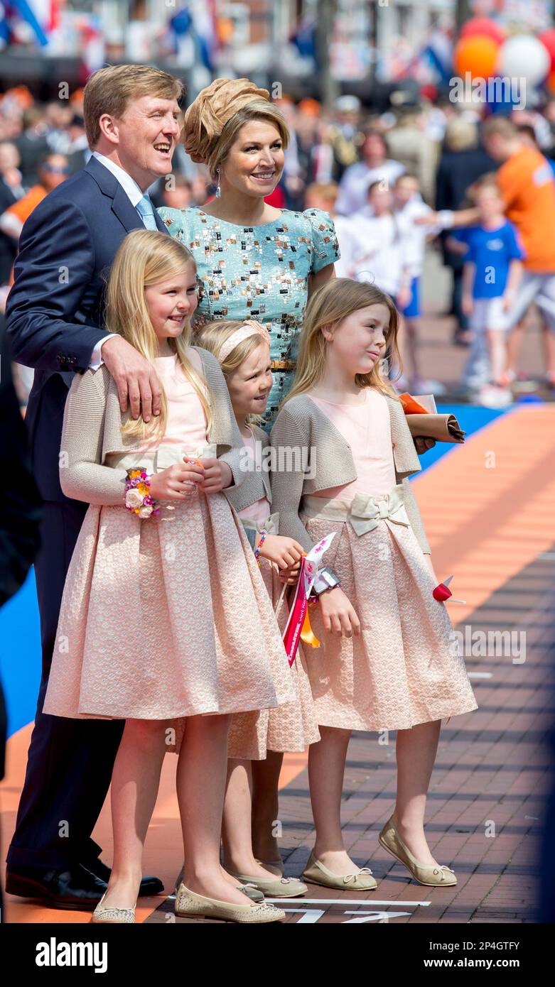 Netherlands' King Willem-Alexander, back left, Queen Maxima, back right ...